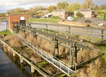Acton Bridge Swing Bridge - Graces Guide
